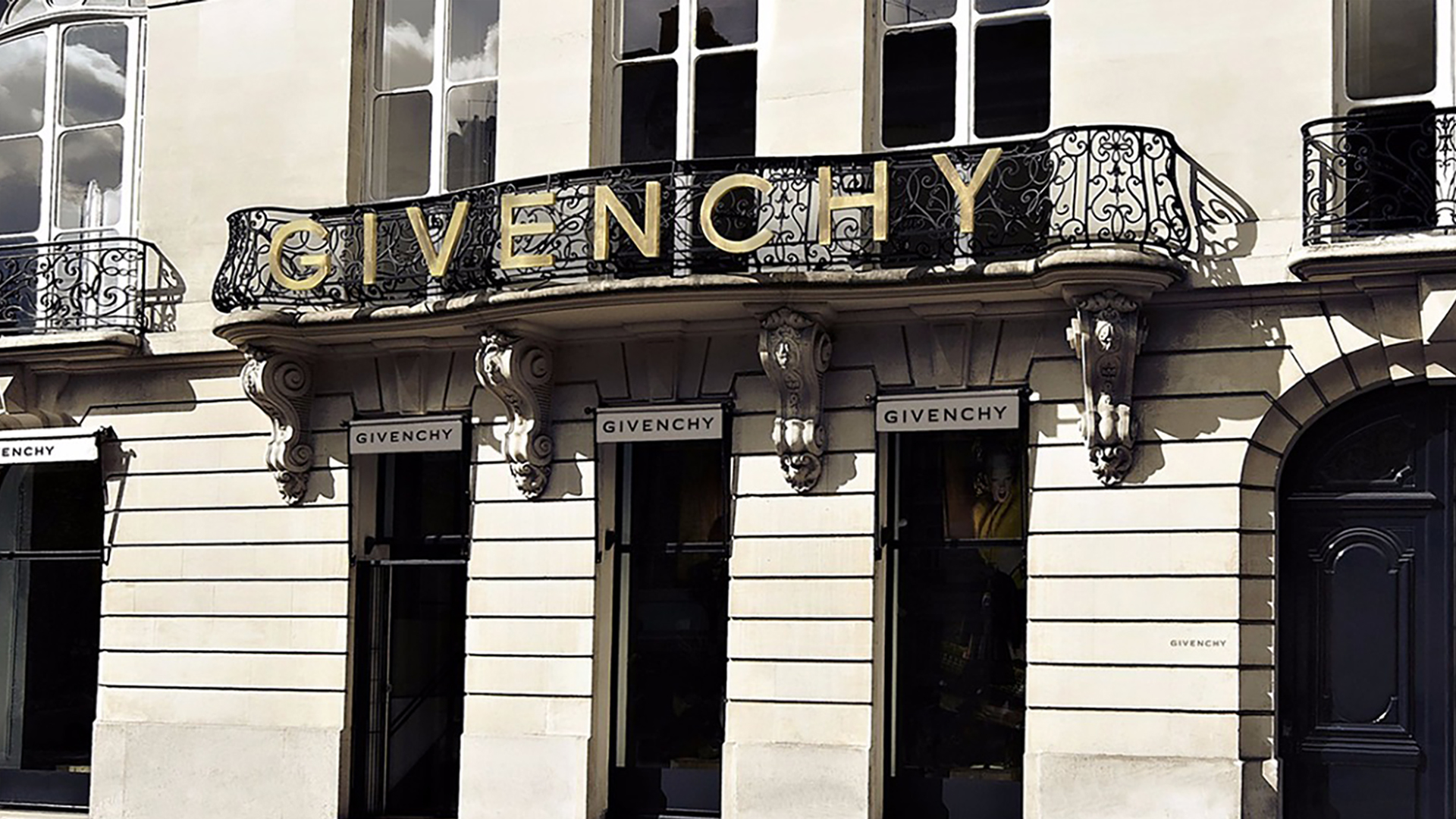 Givenchy Outlet Boutique | Paris • La Vallée Village