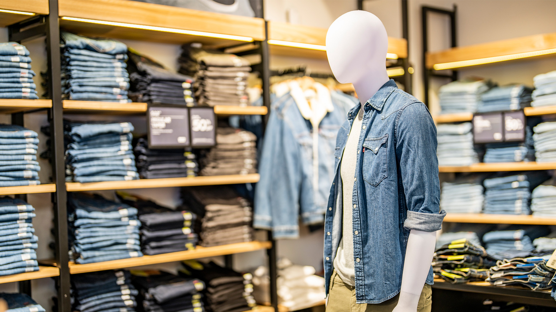 Levi's Outlet Store UK | Jeans & More | Bicester Village