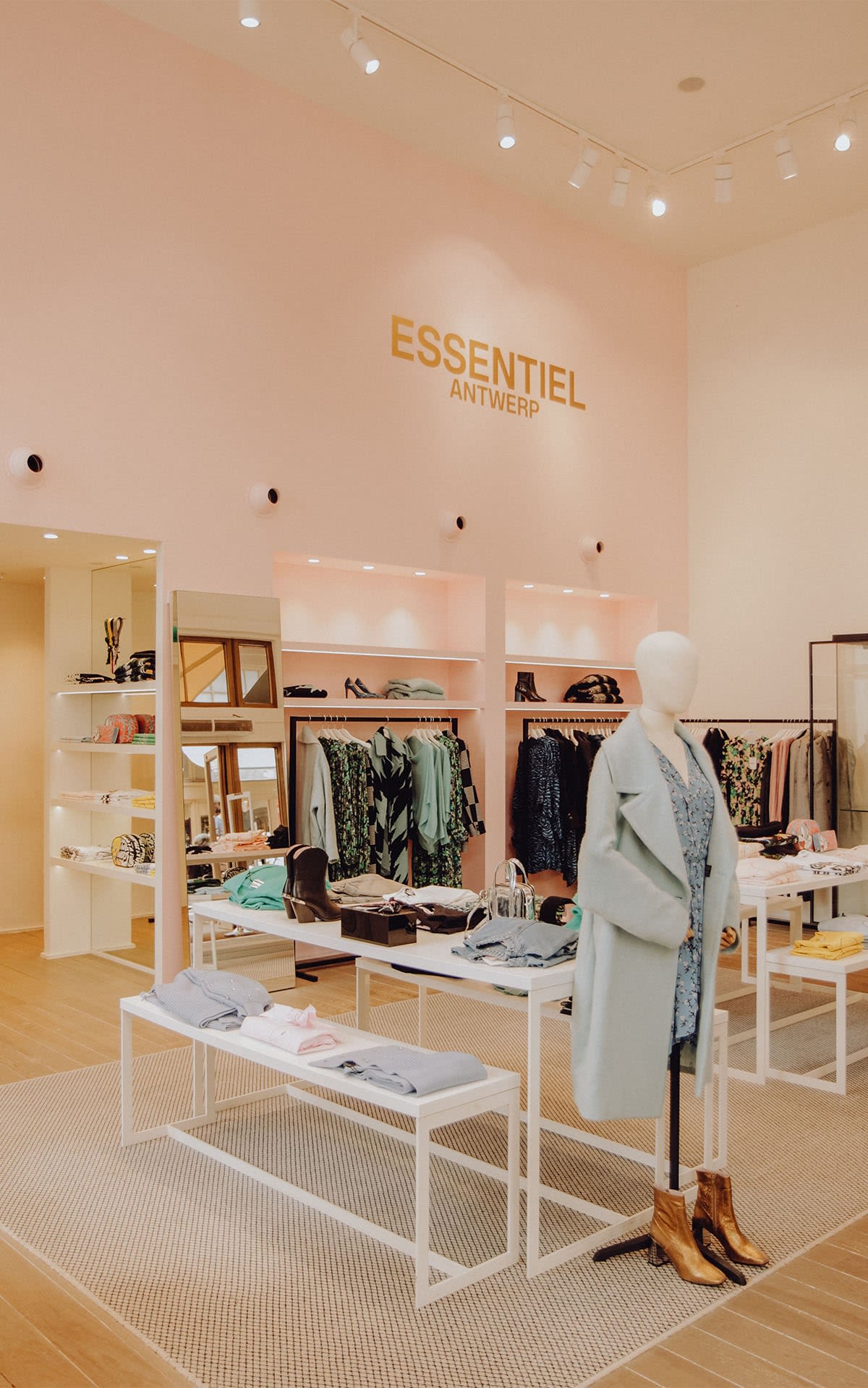 Essentiel Antwerp | Outlet | Maasmechelen Village