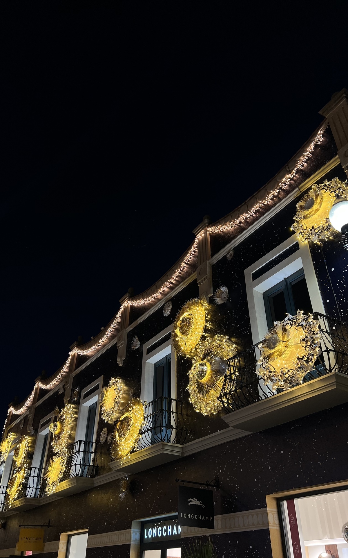 The making of Wanda Barcelona's paper installations | The Bicester ...