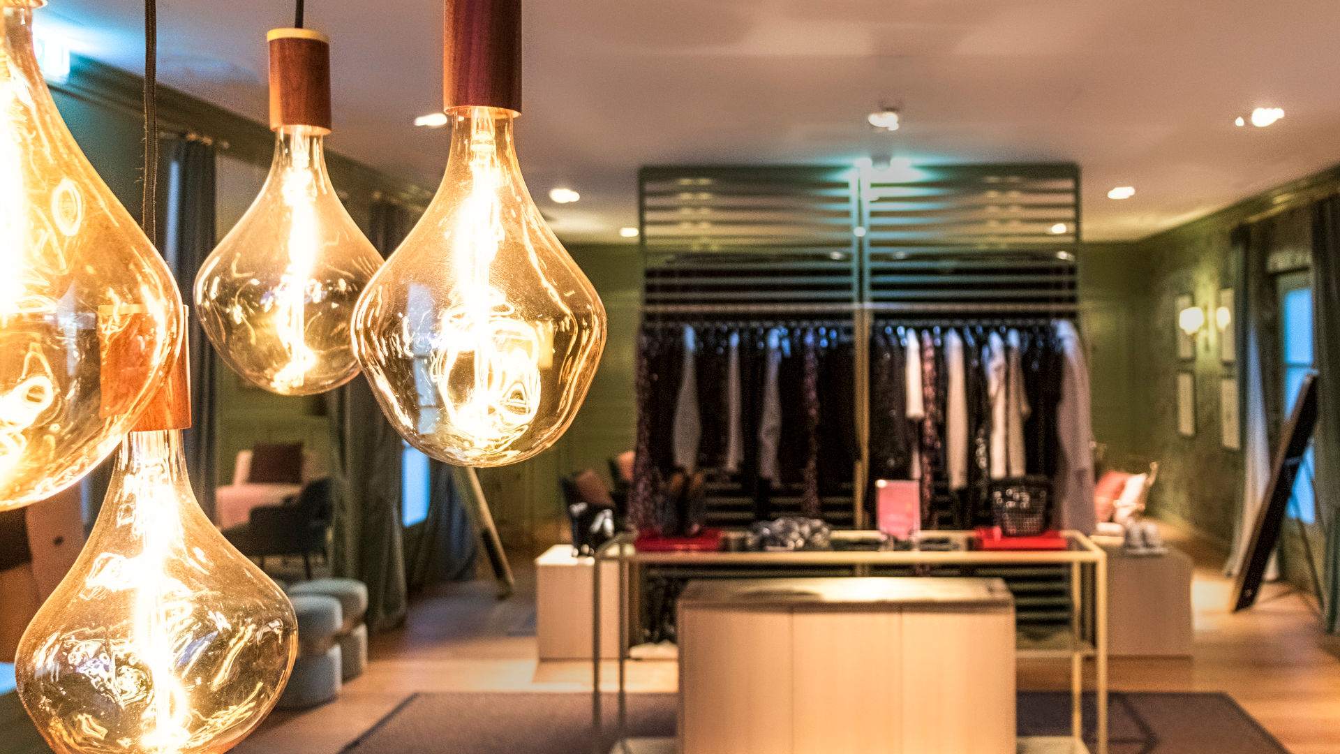 Designer Outlet Boutique Shopping near Paris | La Vallée Village